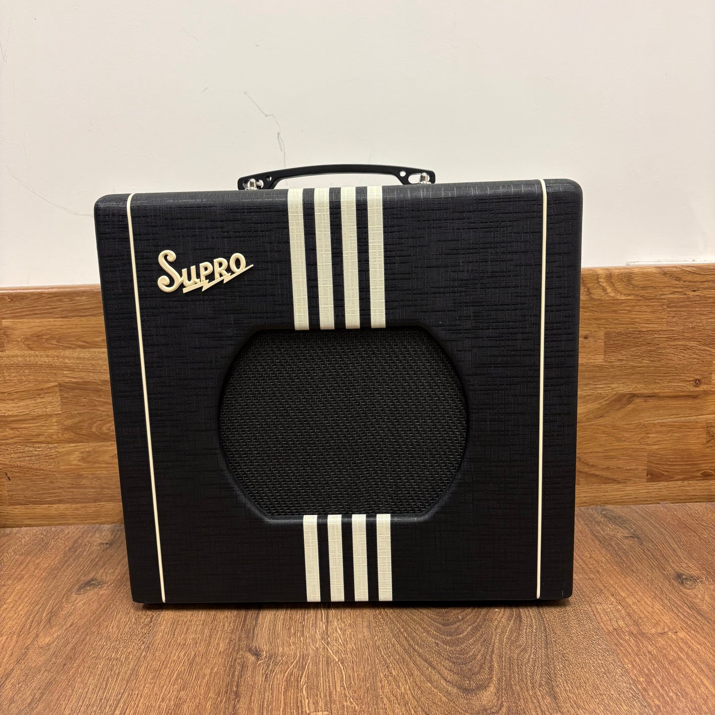 Pre-Owned Supro Delta King 10 Valve Combo Black & Cream – Hippo Guitars