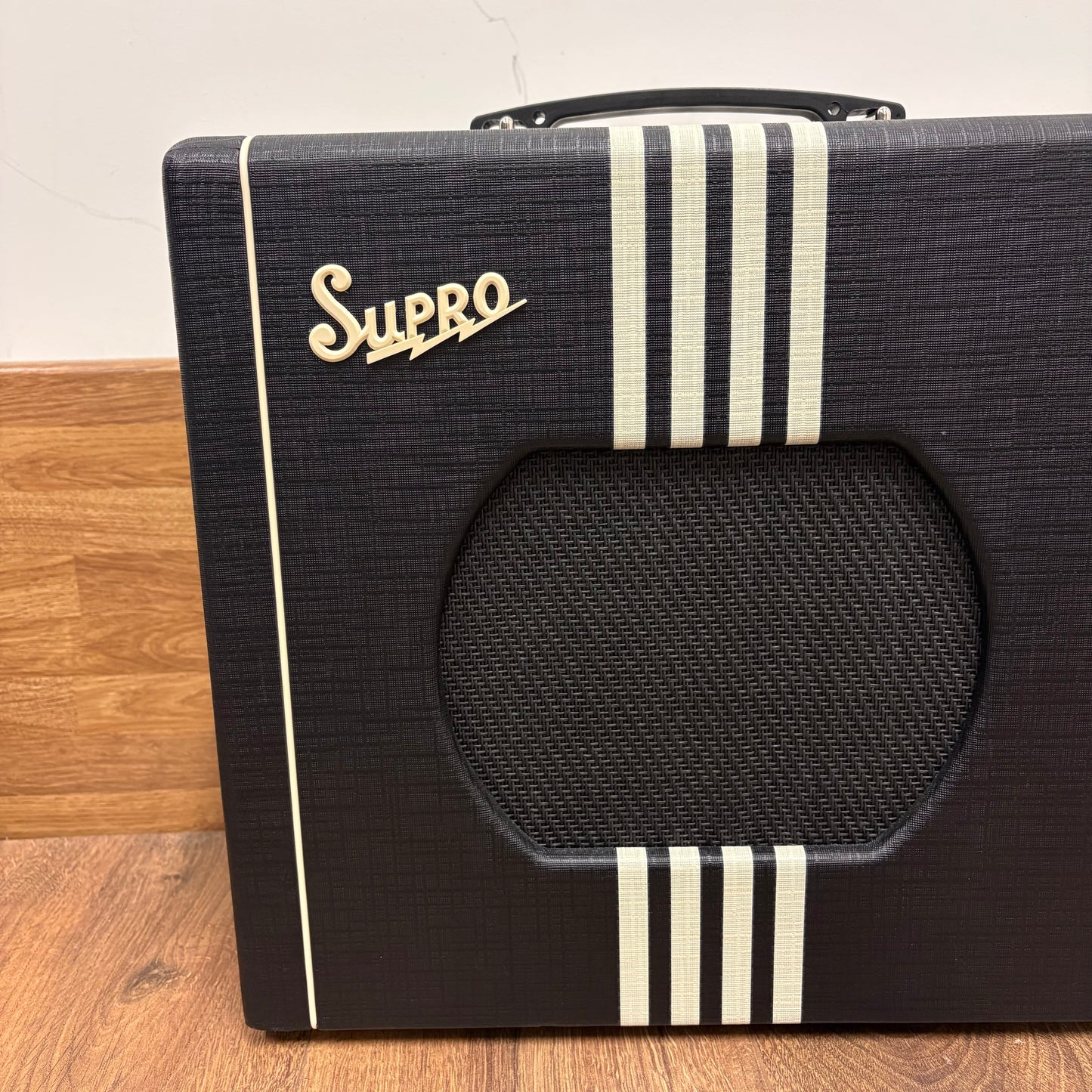 Pre-Owned Supro Delta King 10 Valve Combo Black & Cream – Hippo Guitars