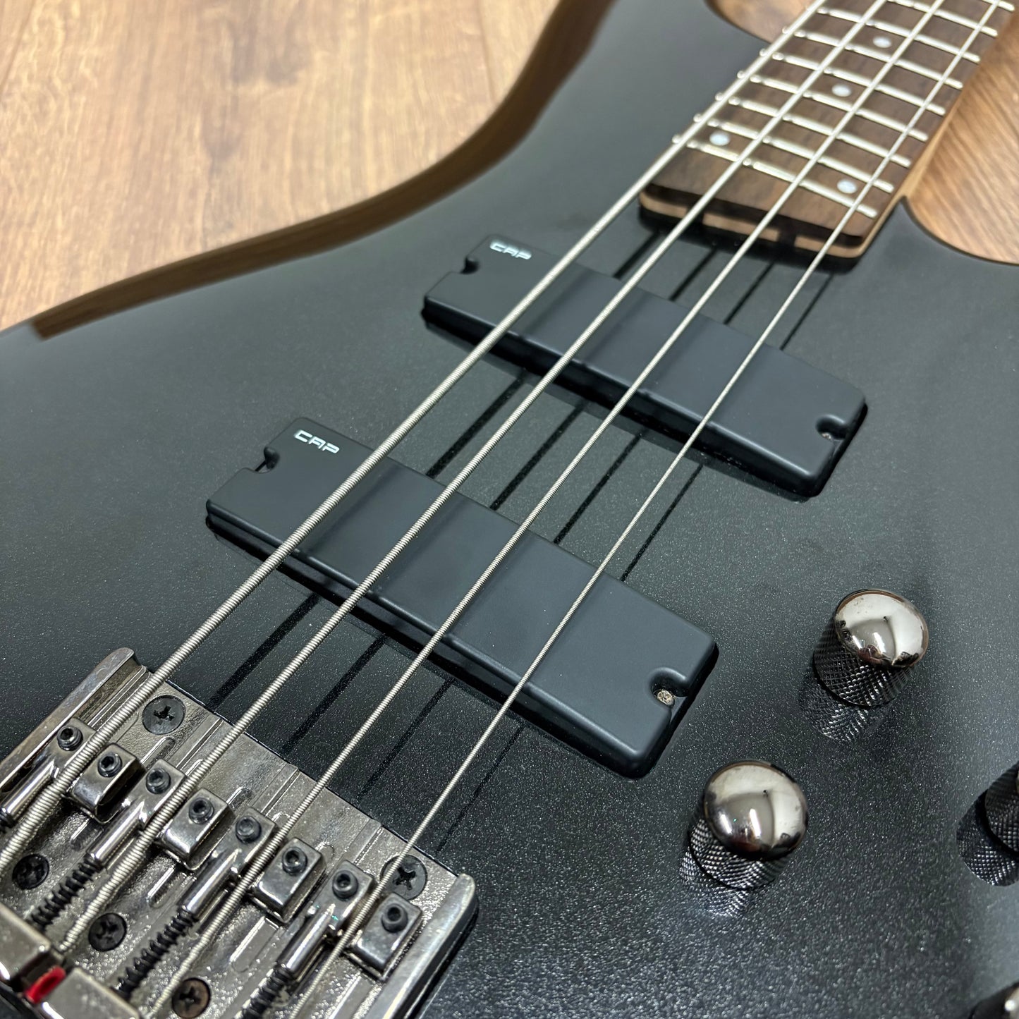 Pre-Owned Ibanez SR300 Bass - Iron Pewter – Hippo Guitars